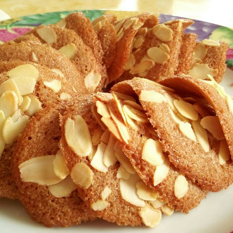 Tuiles aux amandes : Recette de Tuiles aux amandes - Marmiton