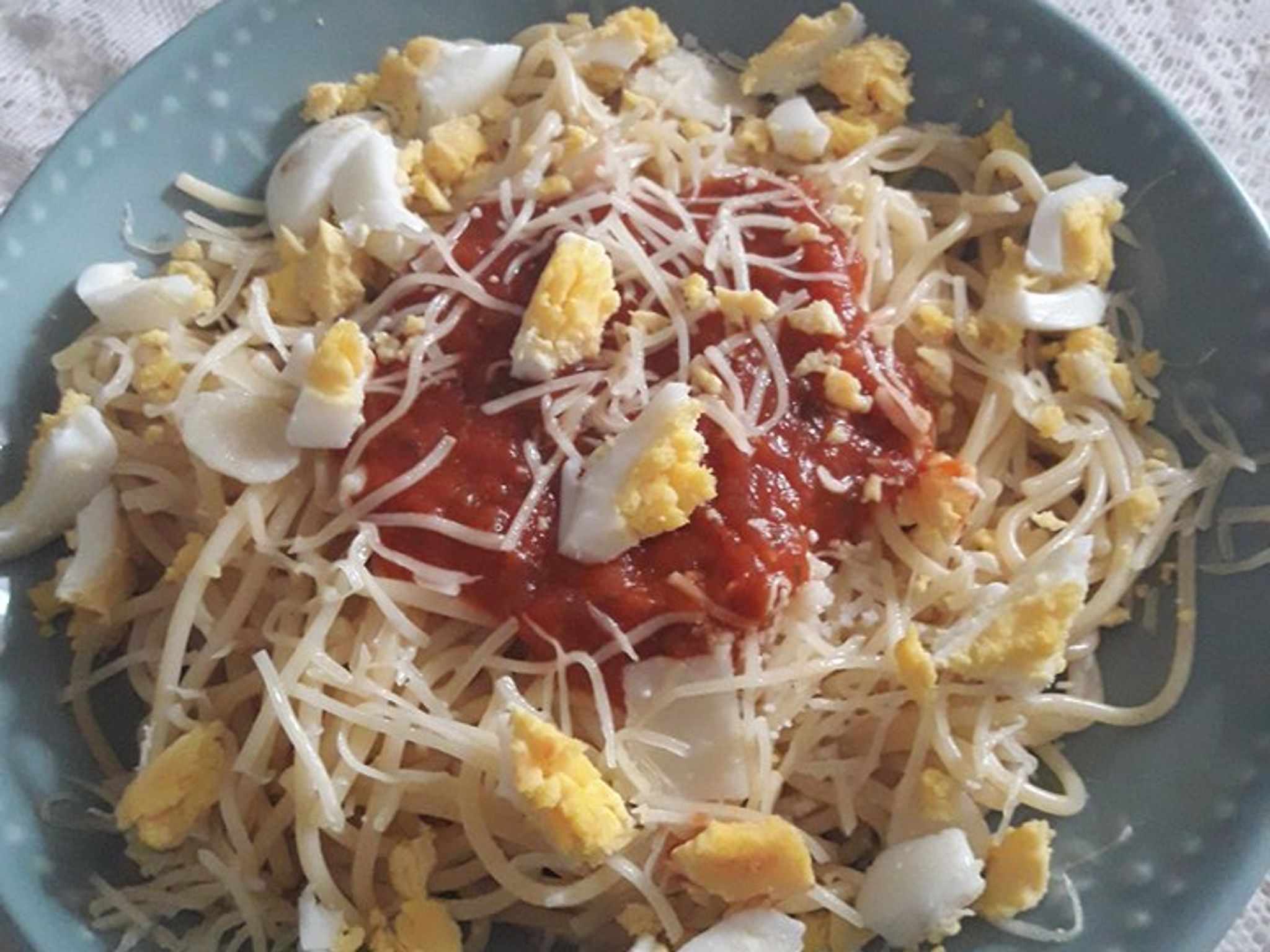 Spaghettis à la tomate, aux œufs et au parmesan : Recette de Spaghettis ...