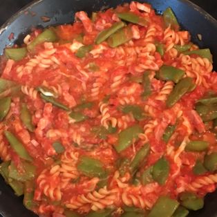 Haricots plats à la tomate et au lard : Recette de Haricots plats à la ...