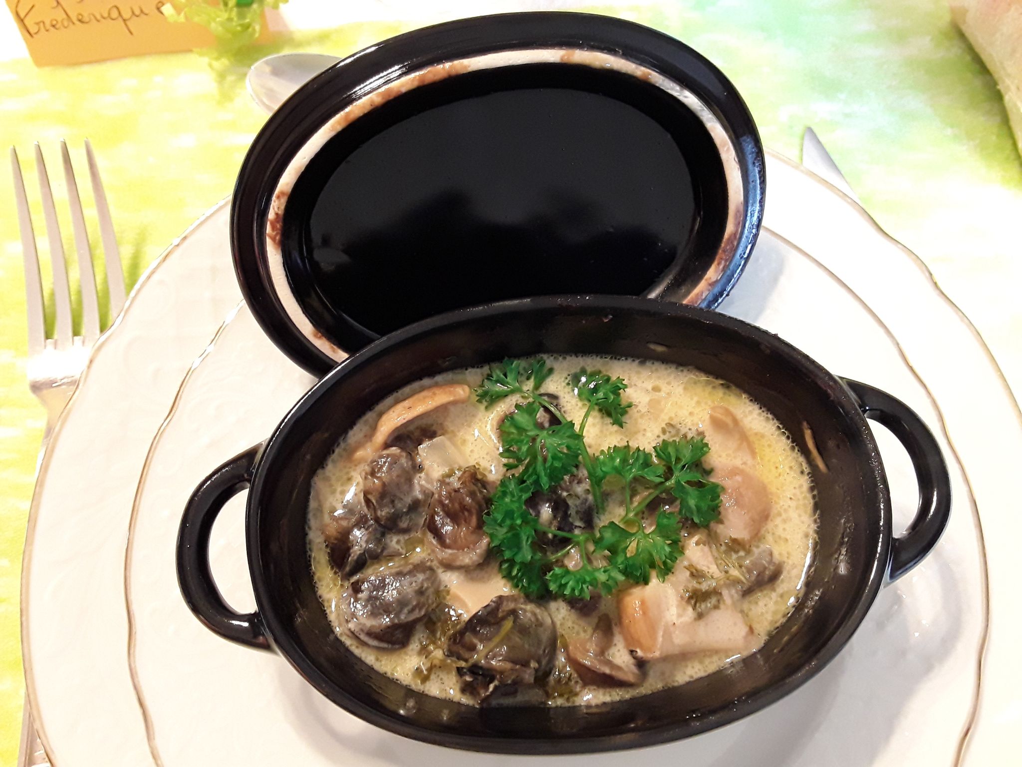 Cassolette d'escargots au Chablis : Recette de Cassolette d'escargots ...