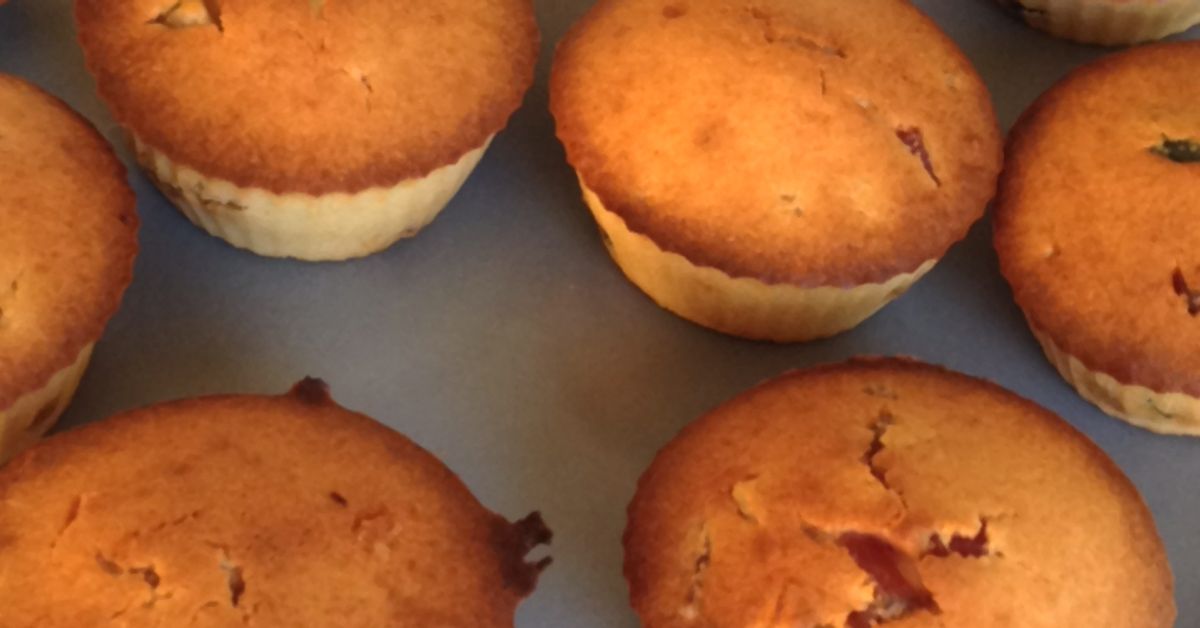 Muffins ( aux raisins ou pépites de choco ou fruits confits) : recette ...