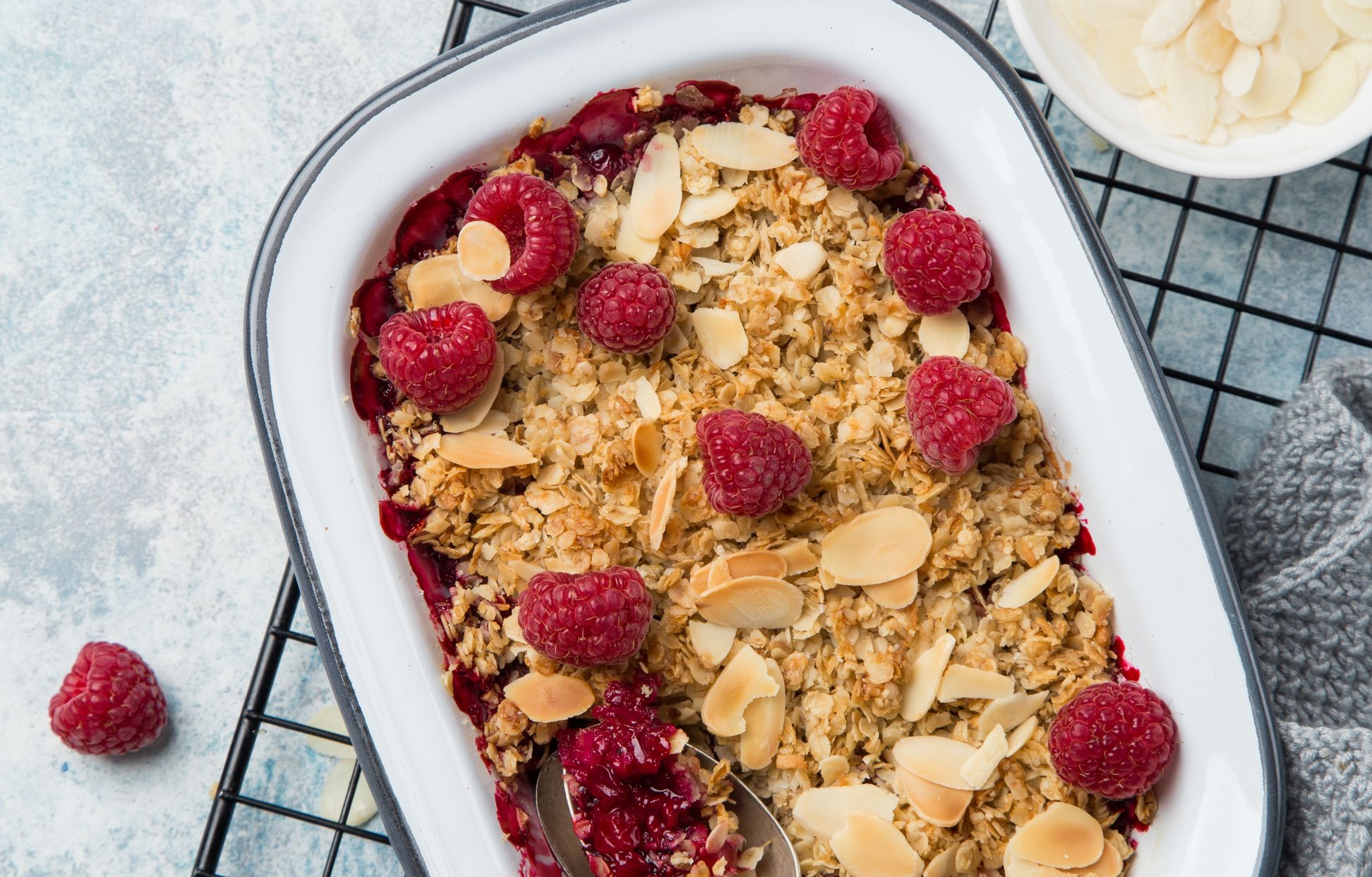 Crumble aux framboises rapide : Recette de Crumble aux framboises ...