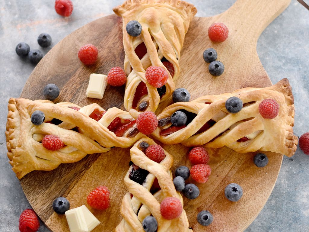 Cornets feuilletés fruits rouges chocolat blanc : Recette de Cornets ...