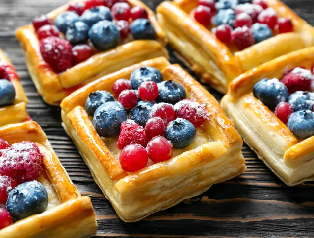 Tartelettes aux fruits rouges revisitées : recette de Tartelettes aux ...