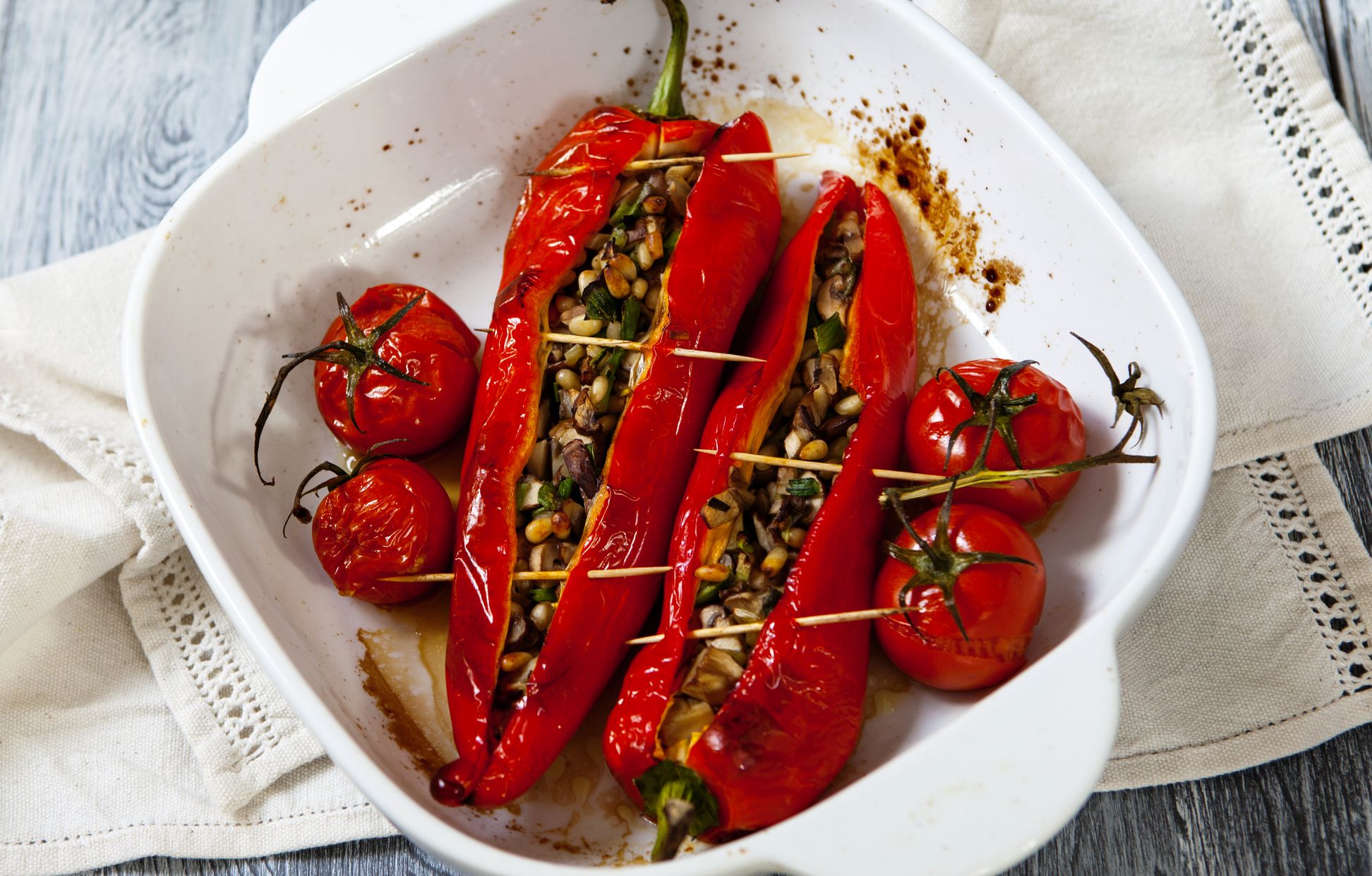 Piments farcis au blé, oignon et champignon : Recette de Piments farcis ...