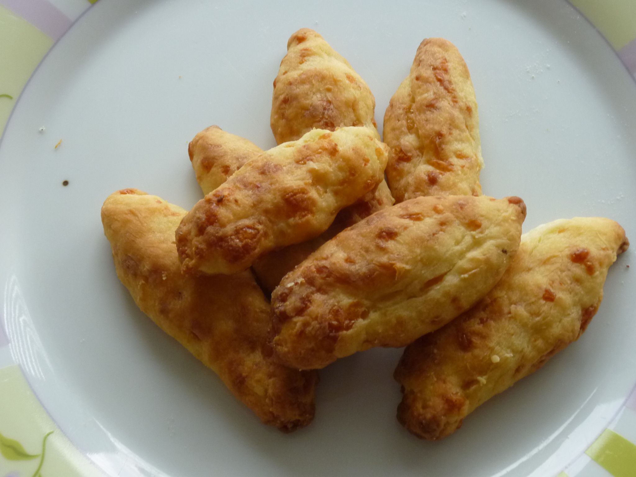 Allumettes au fromage et petits suisses : Recette de Allumettes au ...