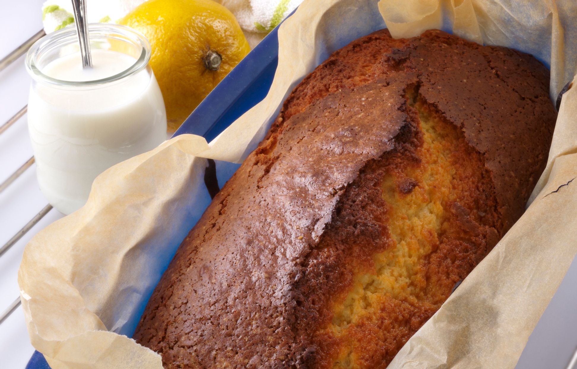 Gâteau au yaourt fourré chocolat : Recette de Gâteau au yaourt fourré ...