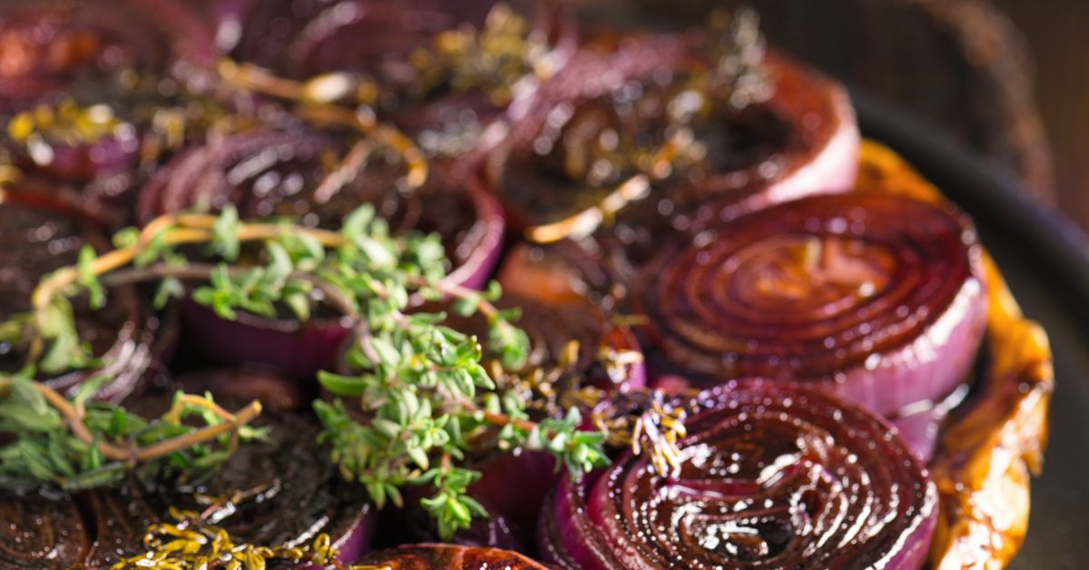 Tarte Tatin aux oignons rouges : recette de Tarte Tatin aux oignons rouges