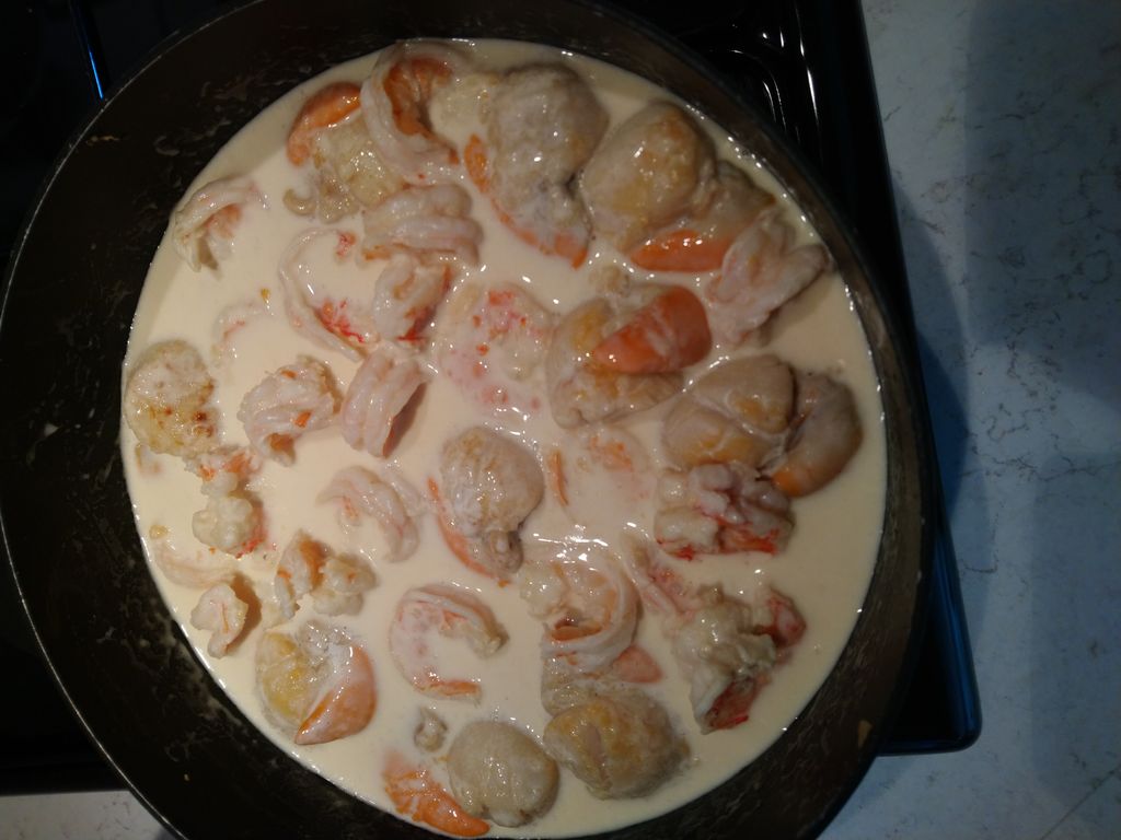 Saint-Jacques et crevettes en sauce au muscat : Recette de Saint ...