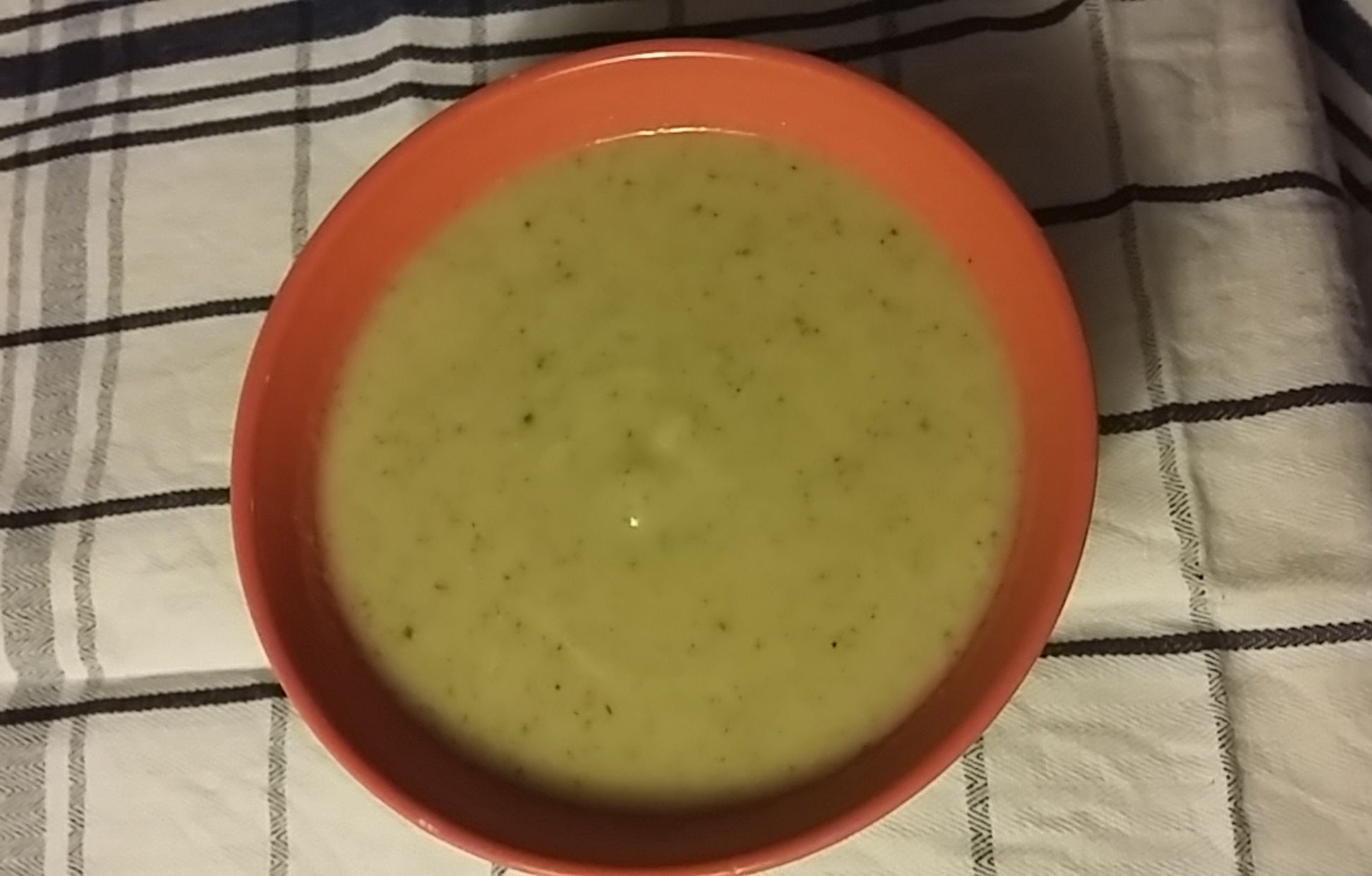 Soupe céleri courgettes et poires épicée : Recette de Soupe céleri ...