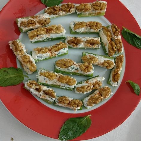 branches de céleri farcies pour l'apéritif : Recette de branches de ...