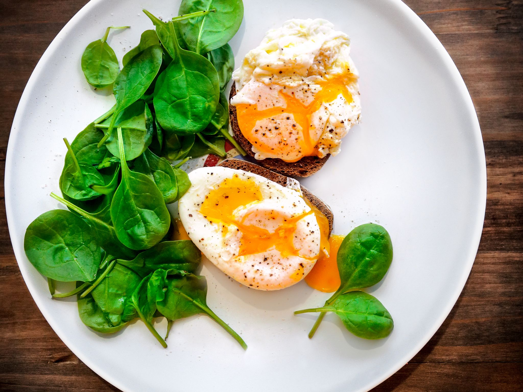 Oeufs pochés (recette de base) : Recette de Oeufs pochés (recette de ...