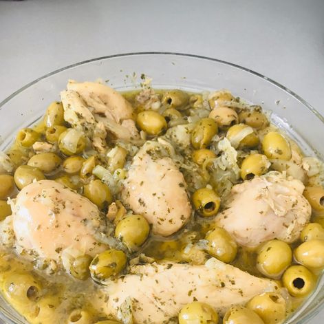 Poulet aux olives vertes : Recette de Poulet aux olives vertes - Marmiton