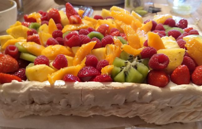 Gâteau meringué Pavlova : Recette de Gâteau meringué Pavlova - Marmiton