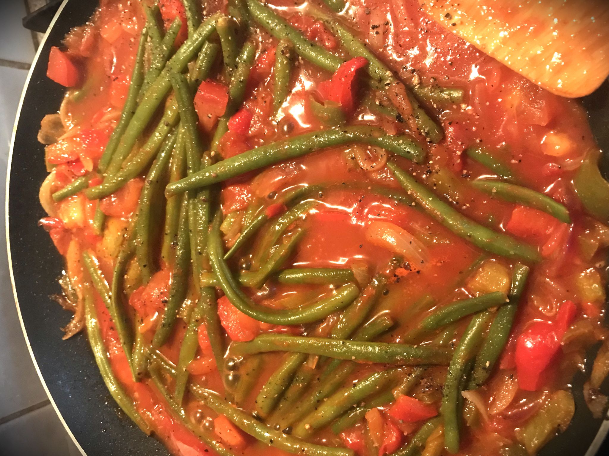 Ragoût de haricots verts aux tomates et aux oignons : Recette de Ragoût ...