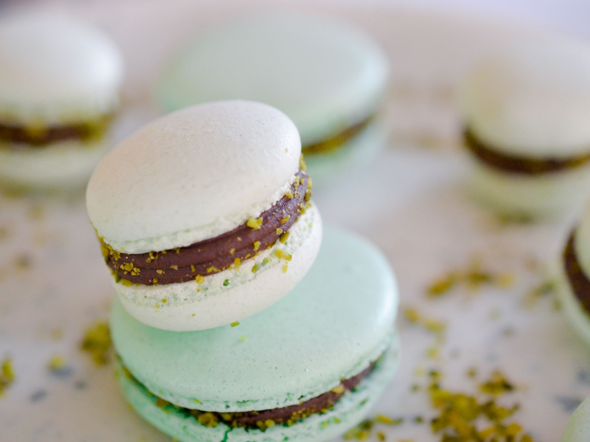 macarons pistache chocolat avec collerette : Recette de macarons ...