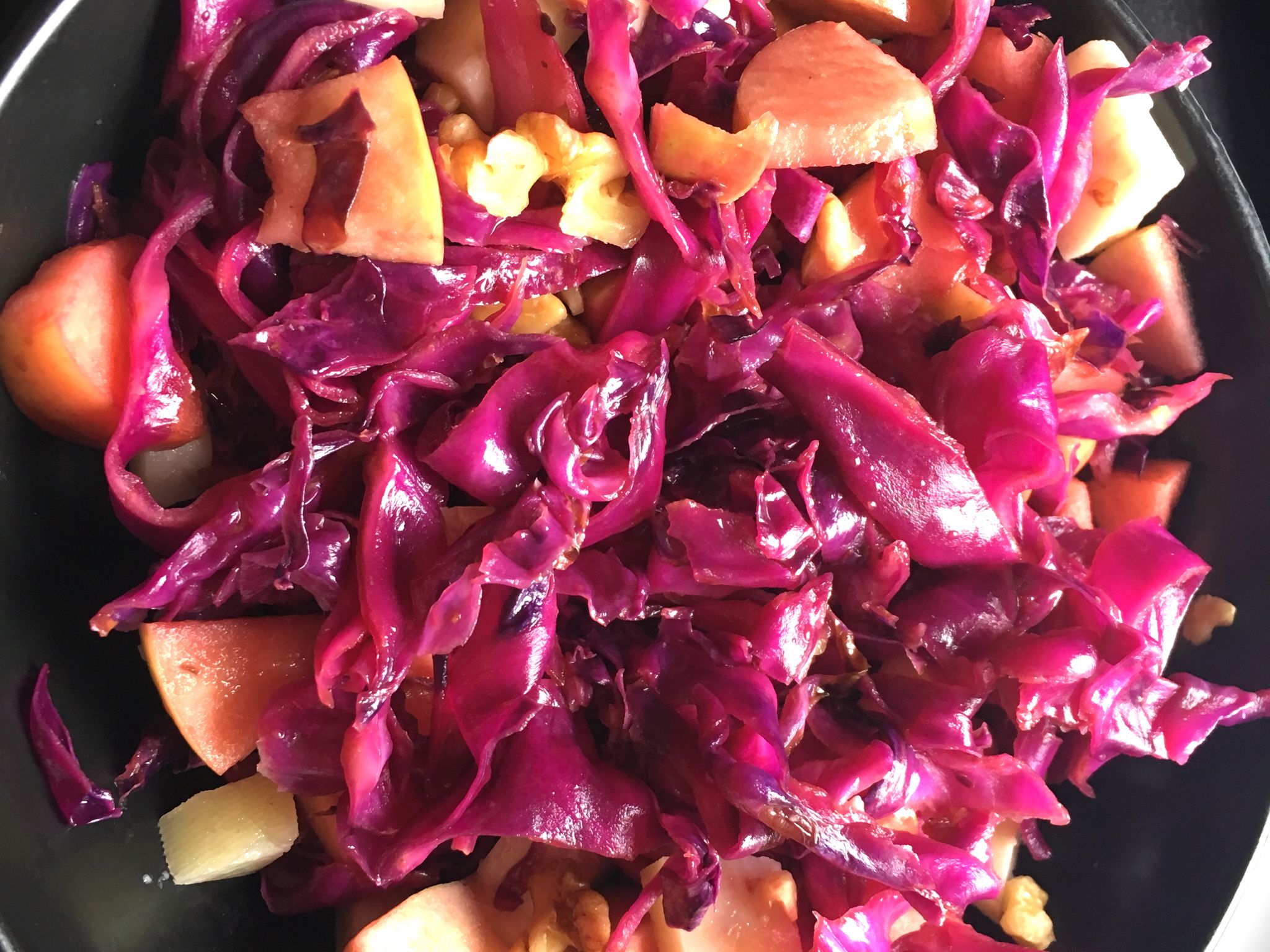 Chou rouge cuit aux pommes : Recette de Chou rouge cuit aux pommes ...