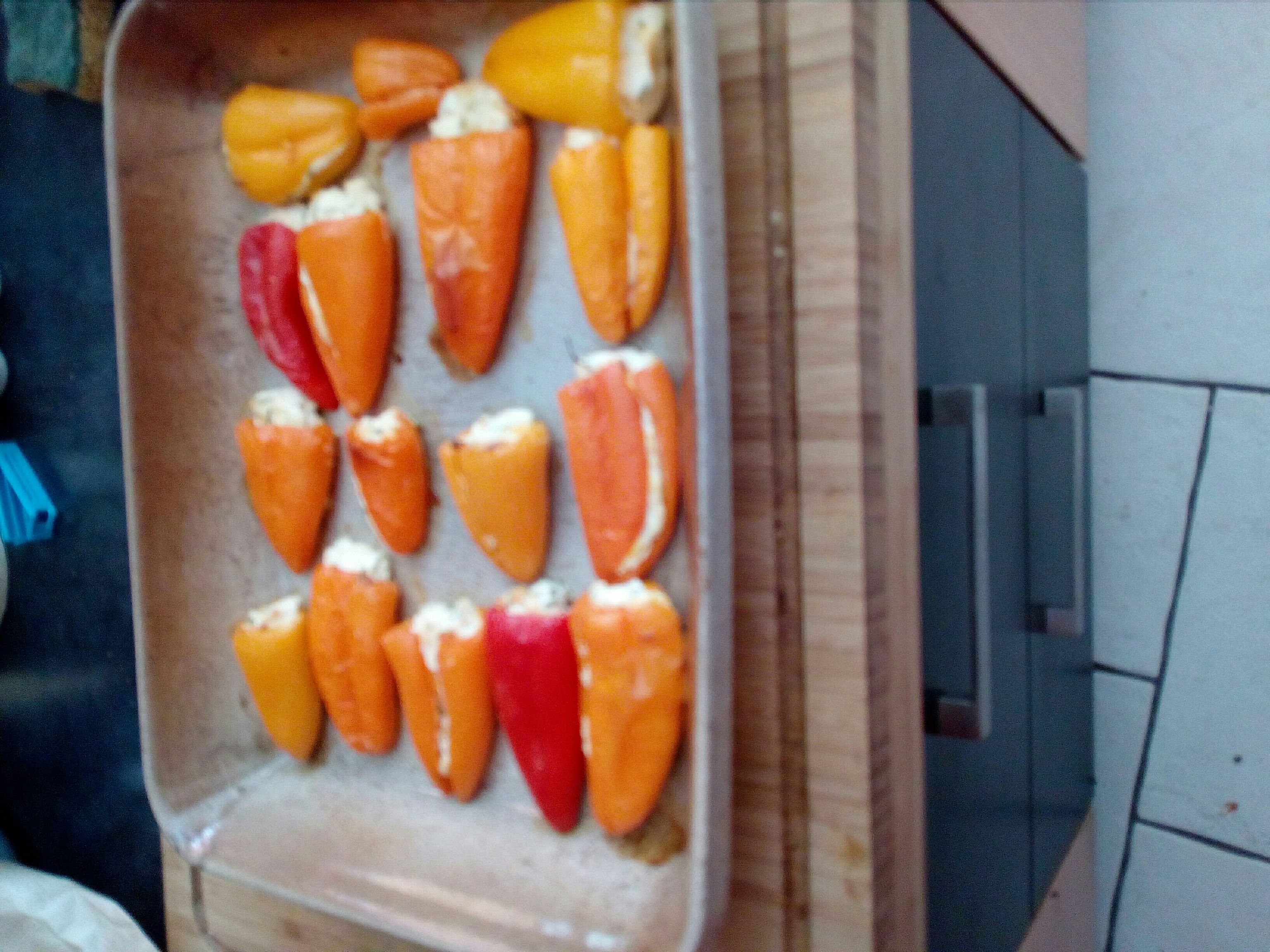 Minis poivrons farcis au chèvre : Recette de Minis poivrons farcis au ...