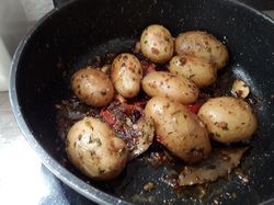 Grenailles (pommes de terre) à l'ail : Recette de Grenailles (pommes de ...