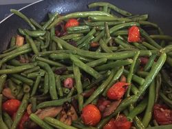Haricots vert aux tomates et champignons : Recette de Haricots vert aux ...