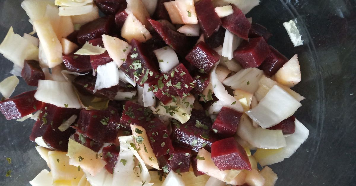 Salade de betteraves rouges, pommes et endives : recette de Salade de ...