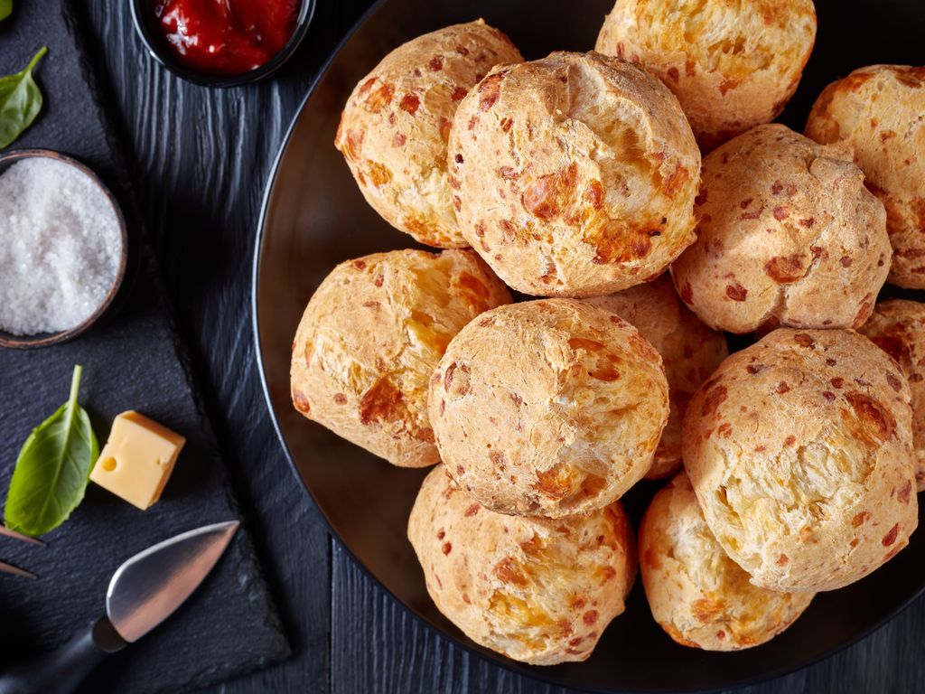 Gougères au fromage au Companion : Recette de Gougères au fromage au ...