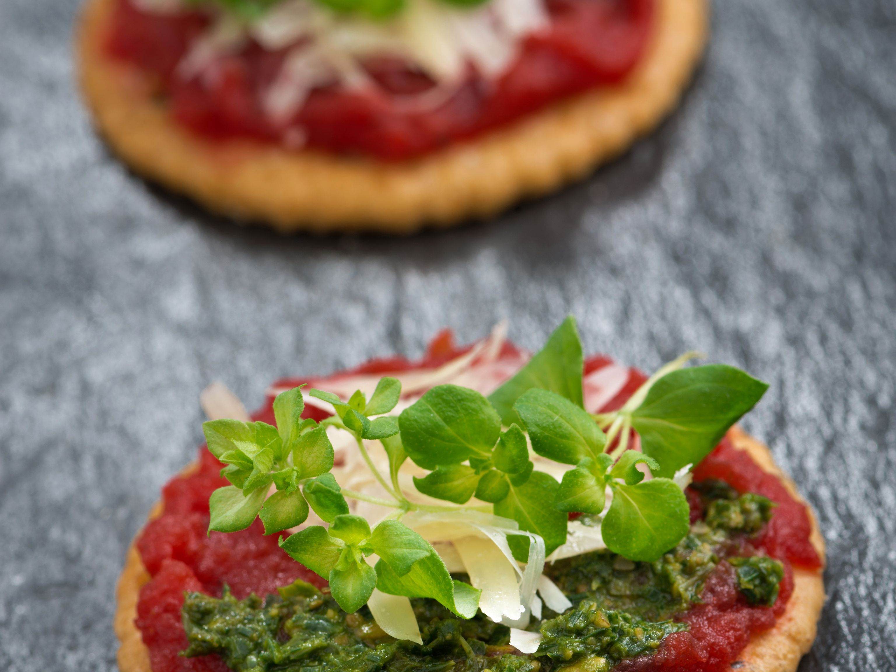 toast houmous de betterave, pesto et parmesan : Recette de toast ...