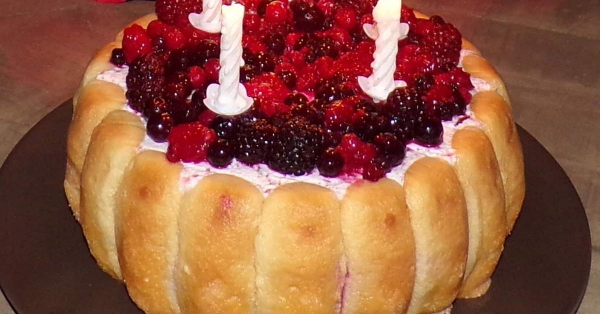 Charlotte aux fruits rouges et crème : recette de Charlotte aux fruits ...