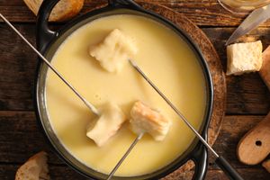 Fondue suisse : Recette de Fondue suisse - Marmiton