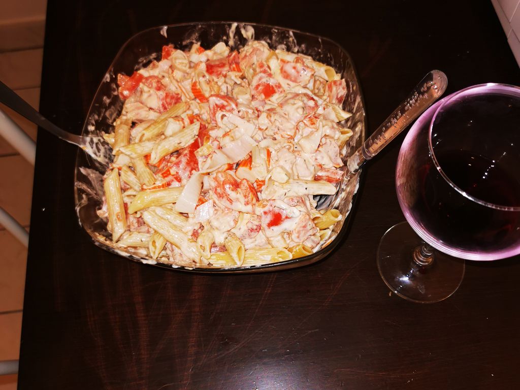 Salade de pâtes au surimi : Recette de Salade de pâtes au surimi - Marmiton