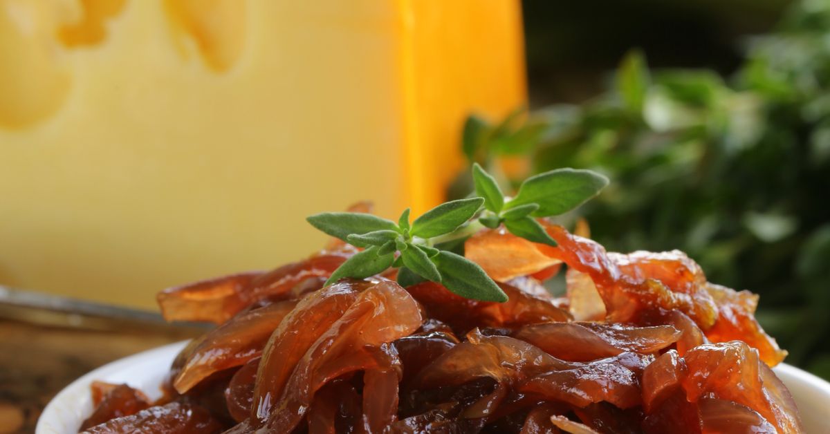 Confit d'oignons ultra rapide : recette de Confit d'oignons ultra rapide