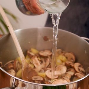 Soupe de champignons : Recette de Soupe de champignons - Marmiton