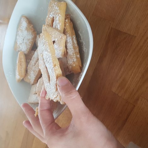 Bugnes lyonnaises : Recette de Bugnes lyonnaises - Marmiton