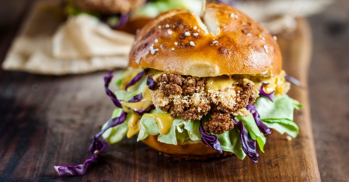 Burger vegan au chou-fleur et sauce curry : recette de Burger vegan au ...