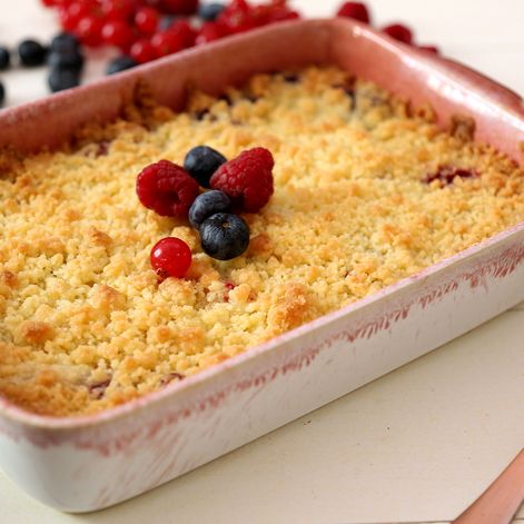 Crumble aux fruits rouges : Recette de Crumble aux fruits rouges - Marmiton