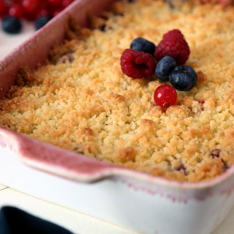 Crumble aux fruits rouges : Recette de Crumble aux fruits rouges - Marmiton