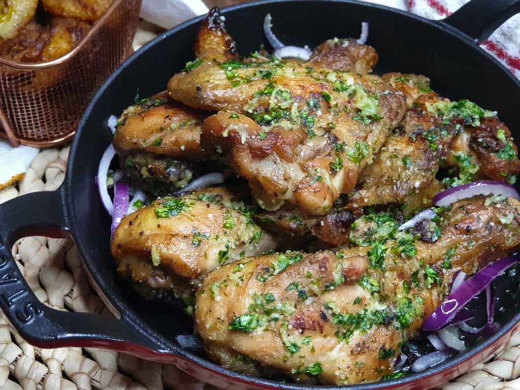 Poulet cuit au four à l'ail et au parmesan : Recette de Poulet cuit au ...