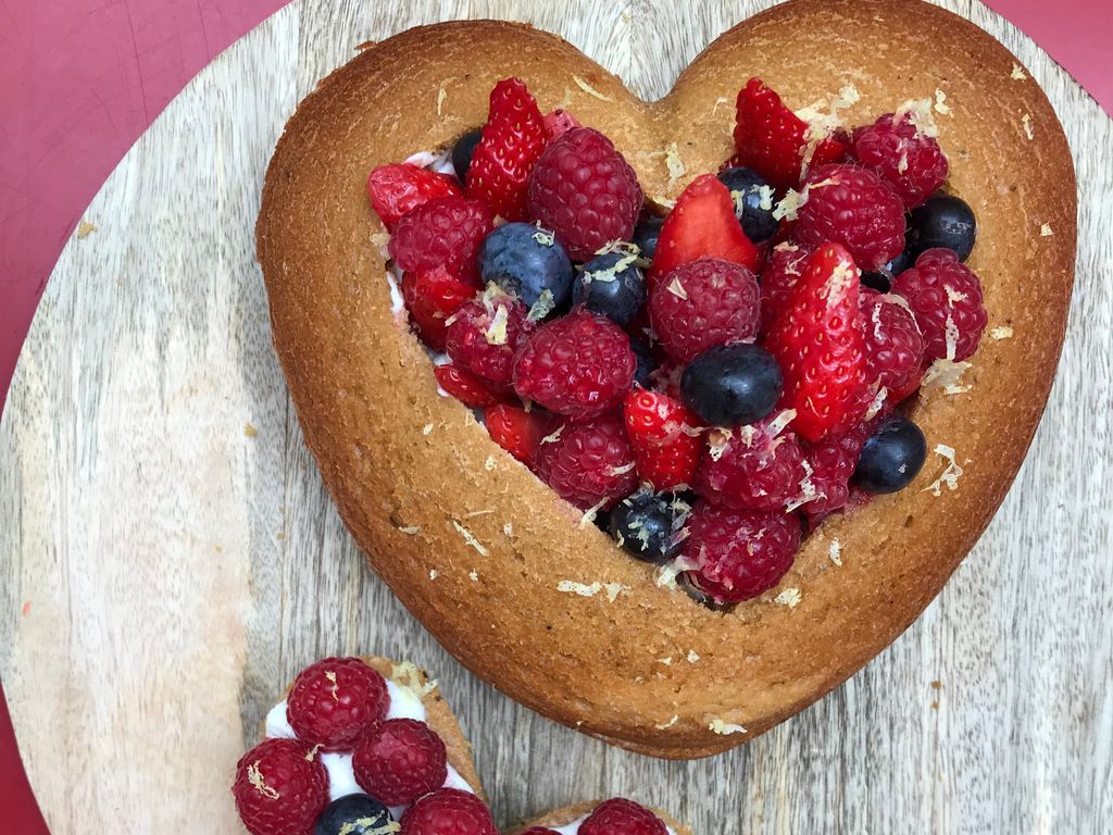 Cake d'amour revisité aux fruits rouges : Recette de Cake d'amour ...