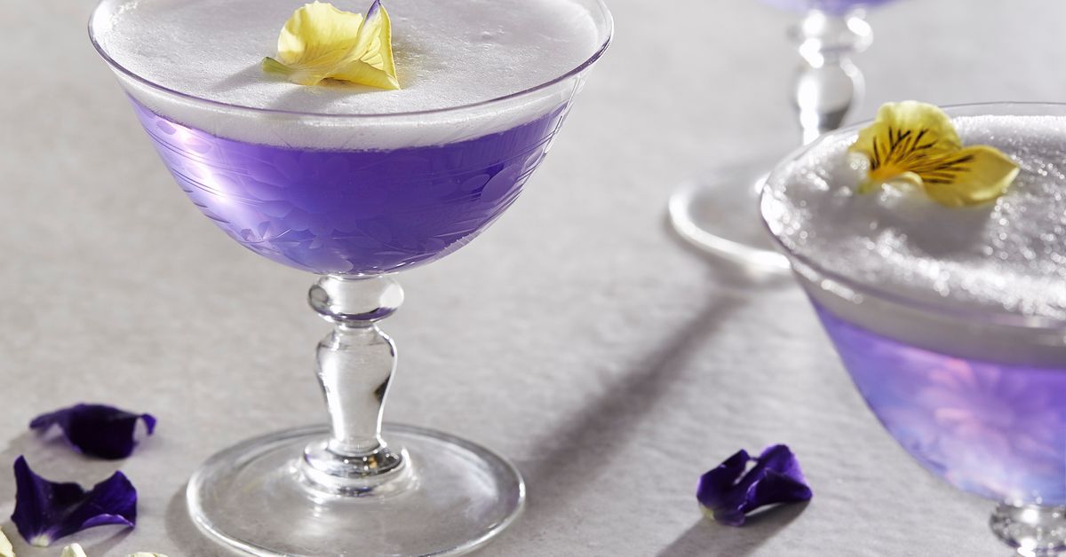 Mocktail violette, fleurs comestibles, tonic : recette de Mocktail ...