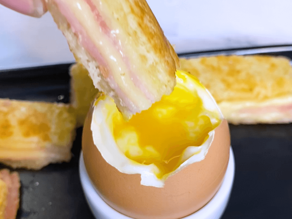 oeuf coque à la bouilloire croque mouillette au fer : Recette de oeuf ...