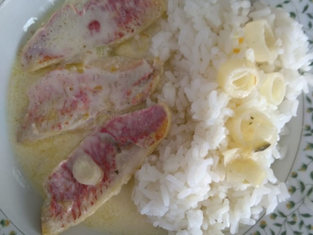 Rougets sauce safran au four : Recette de Rougets sauce safran au four