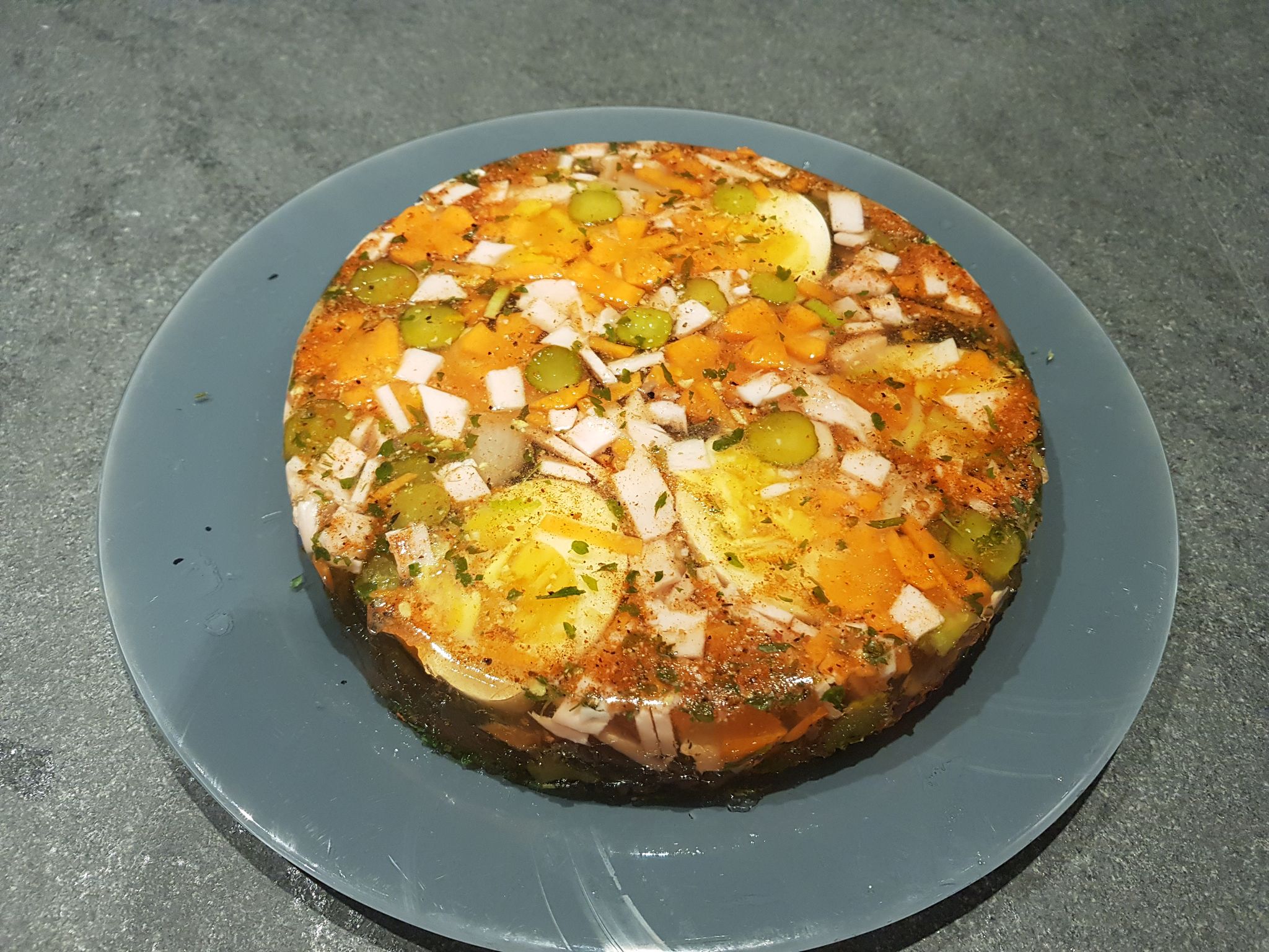 Aspic d'oeufs en gelée : Recette de Aspic d'oeufs en gelée - Marmiton