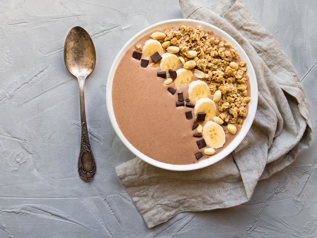 Smoothie bowl banane chocolat : Recette de Smoothie bowl banane chocolat