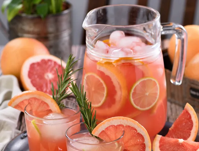 Limonade au pamplemousse et grenadine : recette de Limonade au ...