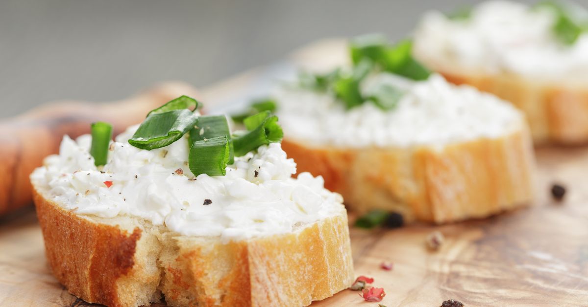 Fanes d'oignons nouveaux en amuse-gueule : recette de Fanes d'oignons ...