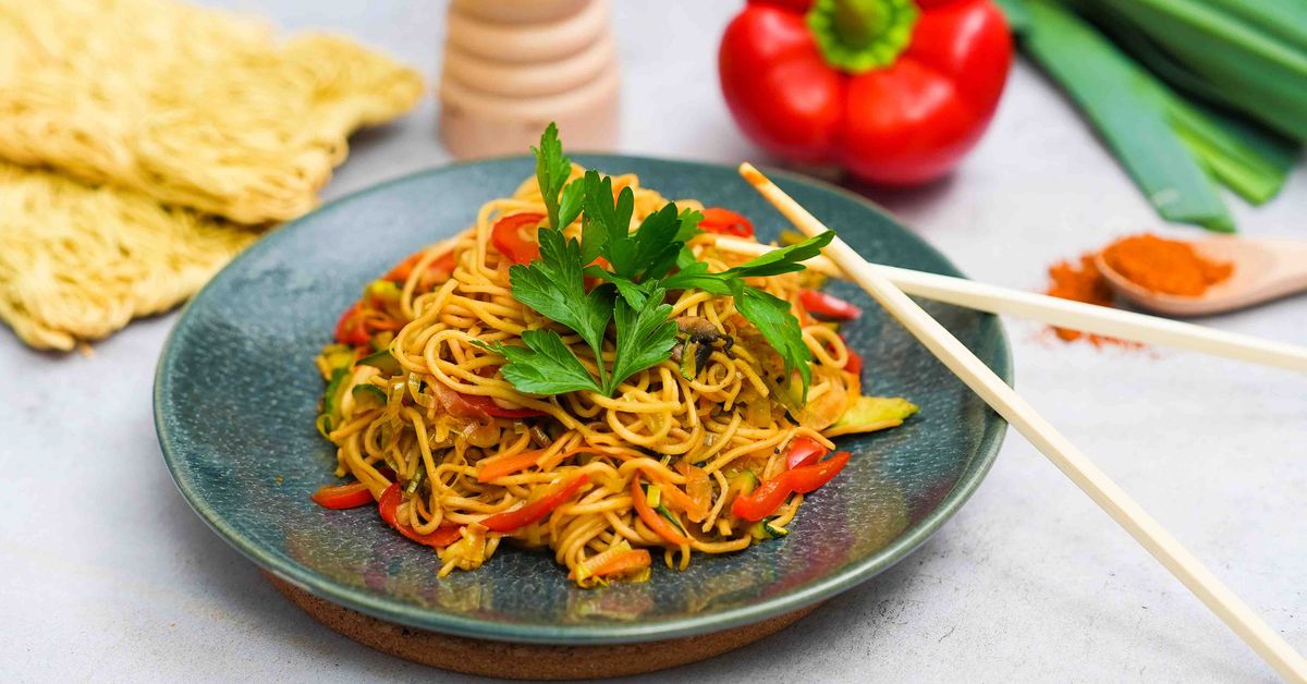 Nouilles chinoises aux légumes et aux épices : recette de Nouilles ...