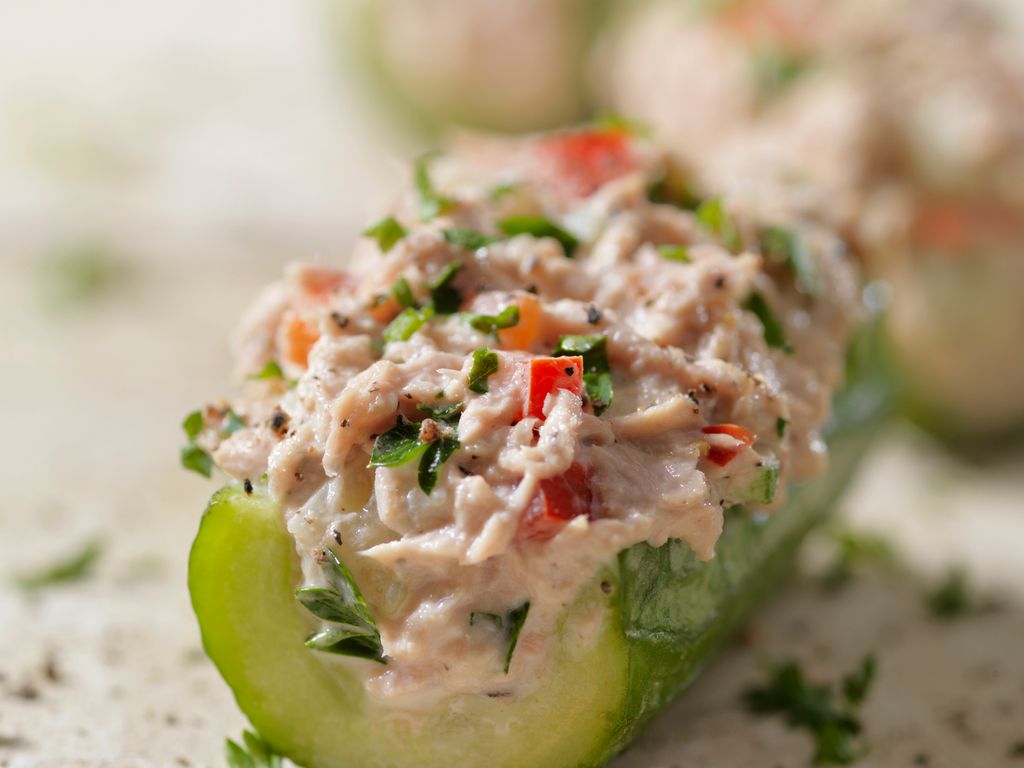 Concombres farcis au thon et aux tomates : Recette de Concombres farcis ...