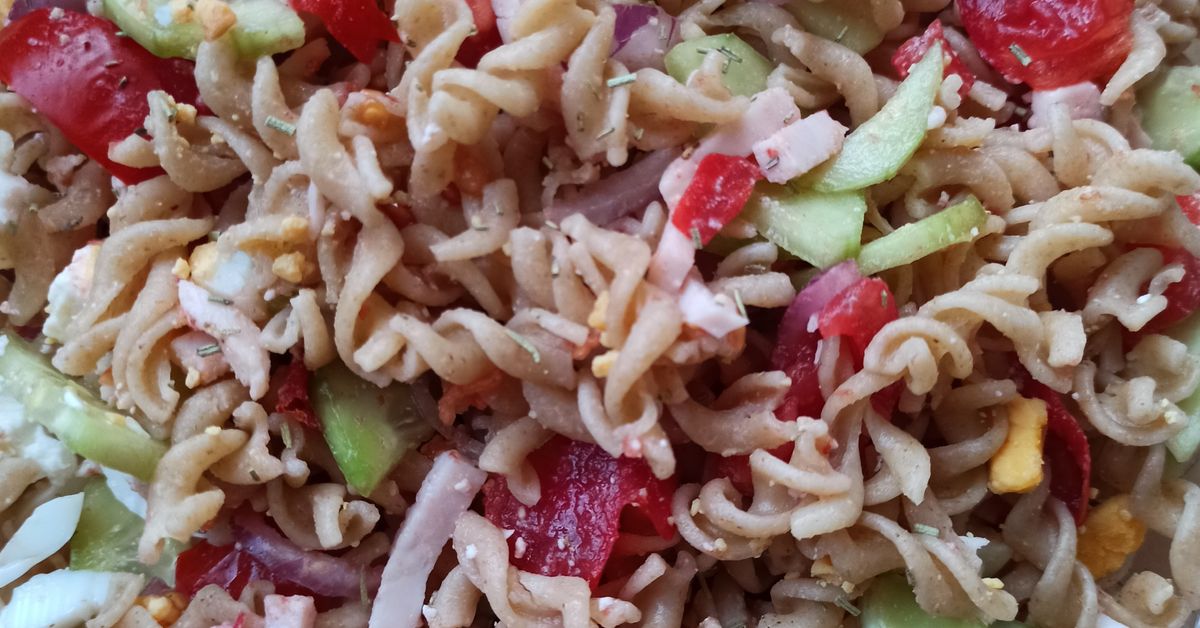 Salade de pâtes haute en couleur : recette de Salade de pâtes haute en ...