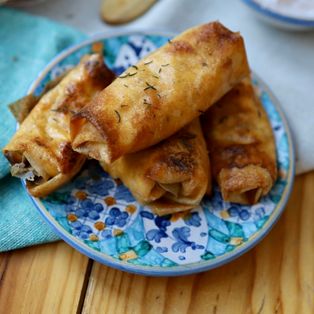 Bricks à la feta, miel et thym : Recette de Bricks à la feta, miel et thym
