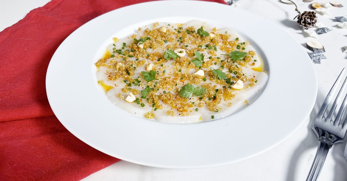 Carpaccio de Saint Jacques, Quinoa frit, Vinaigrette citron-noisette ...